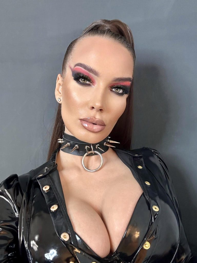 Domina Berlin - Mommy Ultraviolence not active